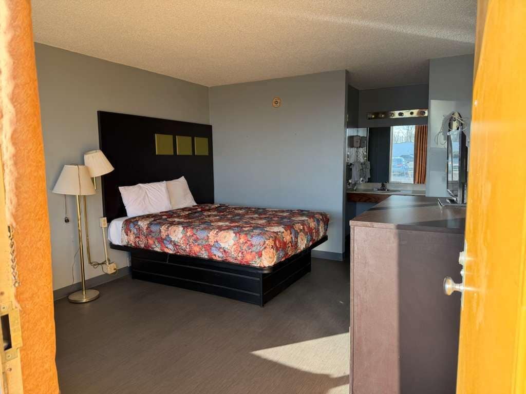 Quarto solteiro econômico | Wi-Fi de cortesia