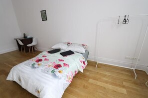 Quarto Clássico com Cama de Casal, 1 cama de casal | Quartos insonorizados, ferro/tábua de engomar, Wi-fi grátis 