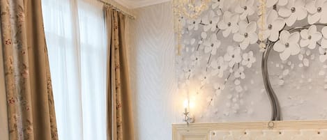 Quarto Duplo Deluxe, varanda | Cofre no quarto, ferro/tábua de engomar, Wi-fi grátis