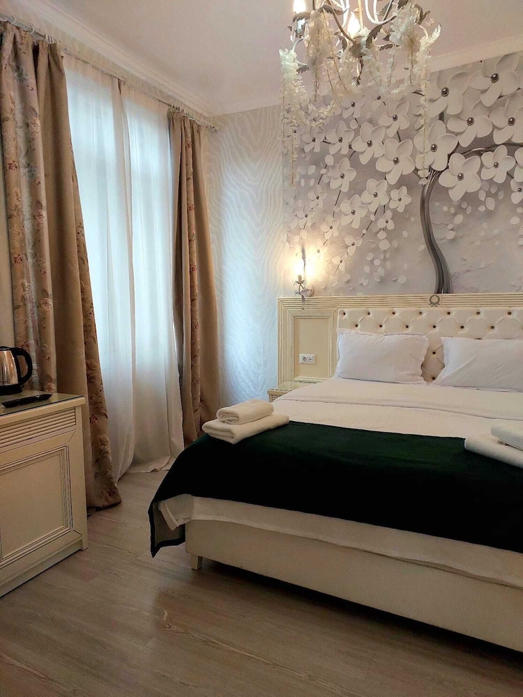 Carol Boutique - Bucharest