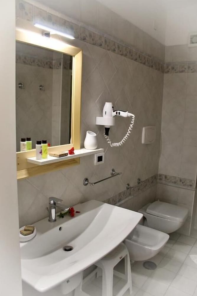 Hotel Lo Smeraldo - Oasi Degli Ulivi - Ventotene