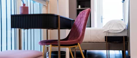 Quarto luxo | Cofres nos quartos, escrivaninha, espaço de trabalho para notebook