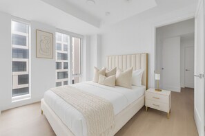 Suite Empresarial, vista para o pátio | Cortinas/cortinados opacos, ferro/tábua de engomar, Wi-fi grátis