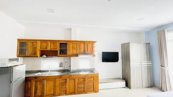 Apartamento Standard, varanda, vista para o pátio | Cozinha privada