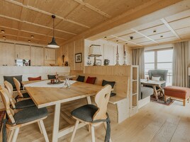 Apartamento, vista para a montanha | Sala de estar
