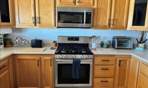 Family & friends getaway right near the Joshua Tree entrance Reviews ...