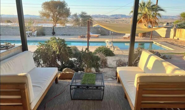 Family & friends getaway right near the Joshua Tree entrance Reviews ...