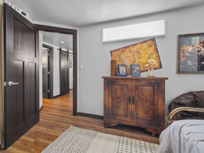 Hyacinth 766, street level 3 bedroom triplex unit, close to University ...