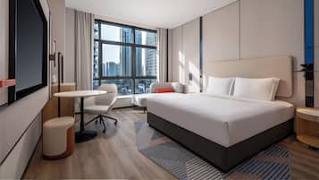 Quarto standard, 1 cama King, vista para a cidade | Roupa de cama