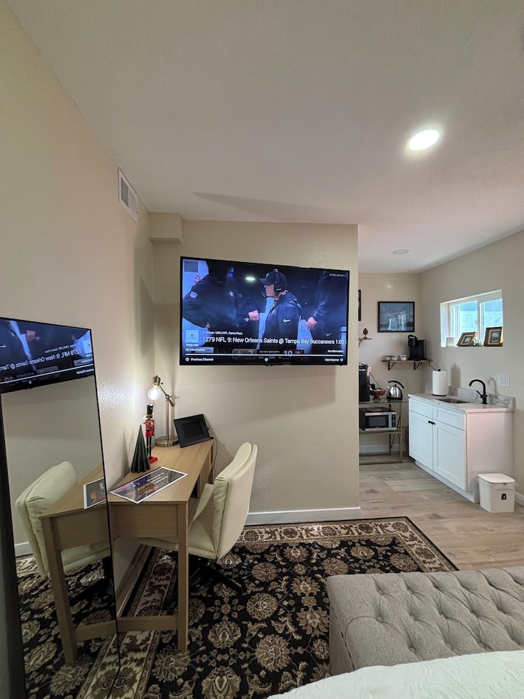 Perfect Newly Built Guesthouse boutique STUDIO with AC in Denver's Arts ...