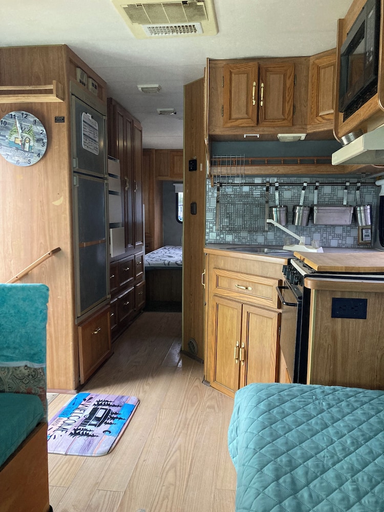 Enjoyable 1-bedroom caravan with AC in charming Eagle Mountain - Eagle ...