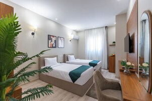 Quarto duplo superior | Frigobar, cofres nos quartos, escrivaninha, cortinas blackout