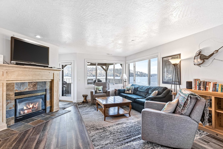 Lakefront Escape With Balcony Views & Pool Access - Lake Coeur d'Alene, ID