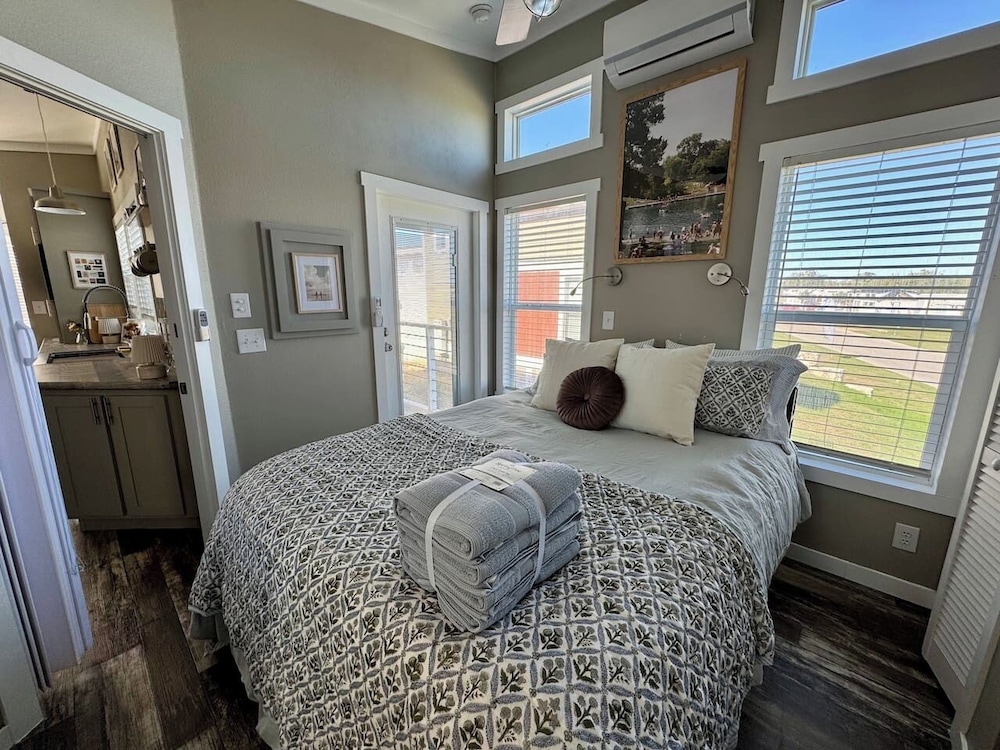 The Blue Nook a Tiny Home Retreat - Travis County | Vrbo