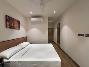 Quarto Clássico com Cama de Casal | Wi-fi grátis, roupa de cama fornecida 