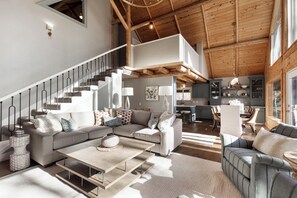 Lake House Retreat 20 Mins to Yellowstone w/ Hot Tub and Game Room ...