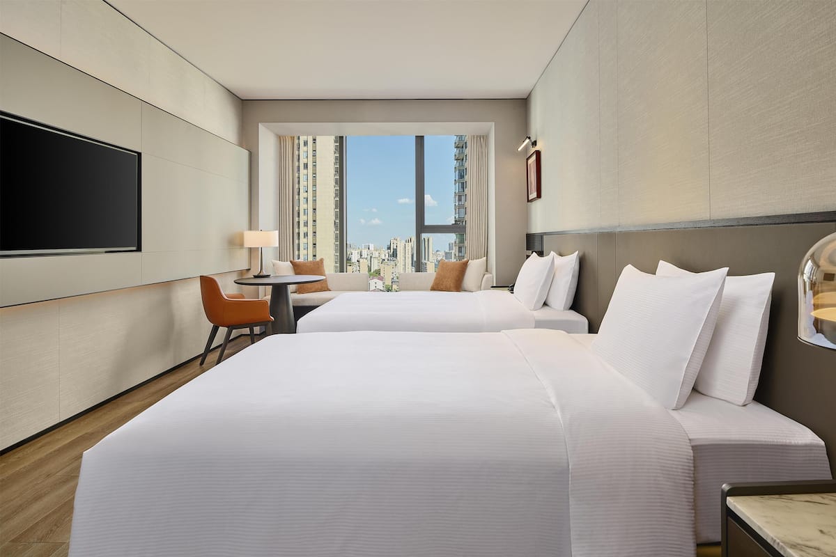 Suite Deluxe, 2 camas individuais | Roupa de alta qualidade, edredões de penas, camas de colchão pillowtop