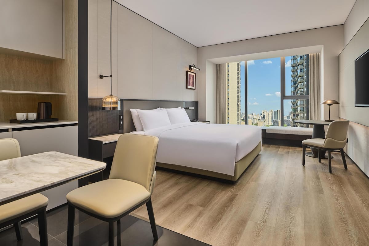 Estúdio, 1 cama king-size | Roupa de alta qualidade, edredões de penas, camas de colchão pillowtop