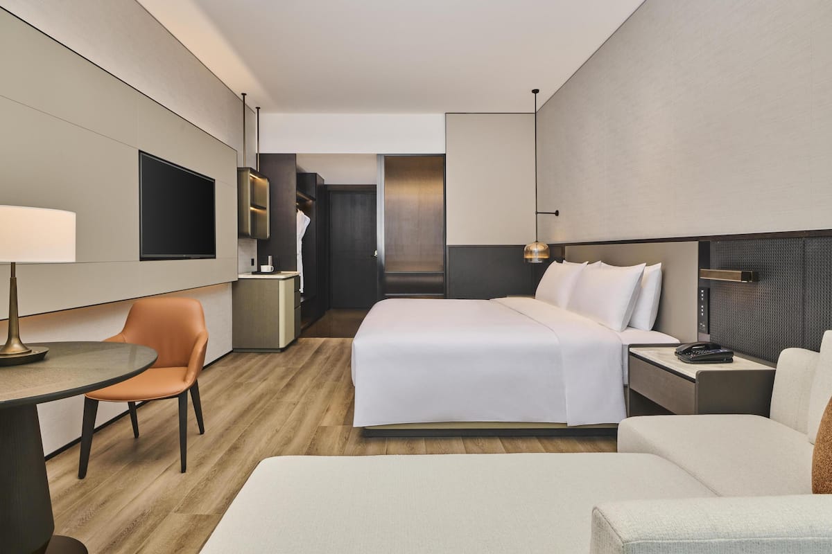 Quarto Deluxe, 1 cama king-size | Roupa de alta qualidade, edredões de penas, camas de colchão pillowtop