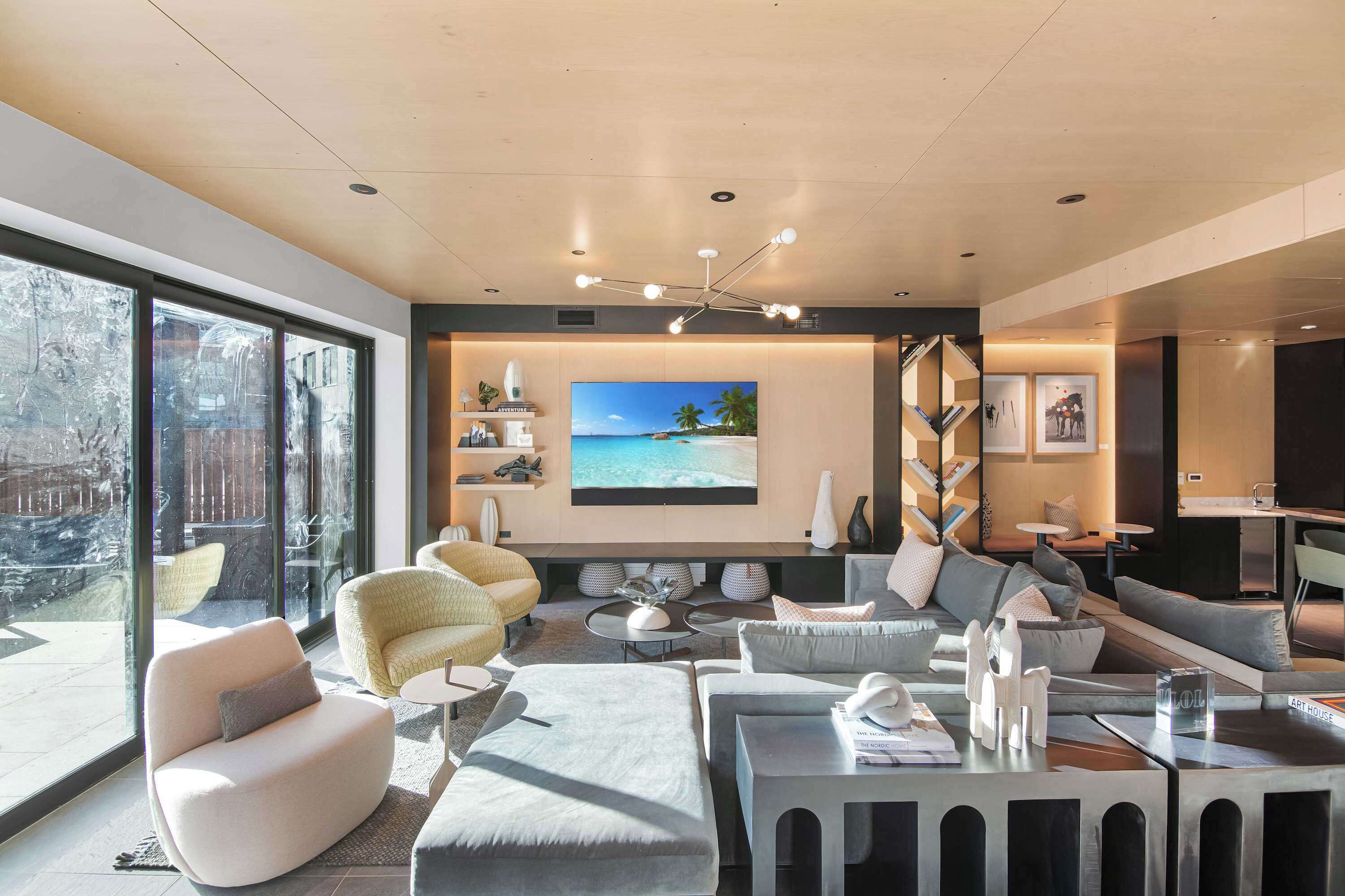 Modern 2 Bedroom 2 Bathroom Ski In&ski Out 007 - Snowmass Village, CO