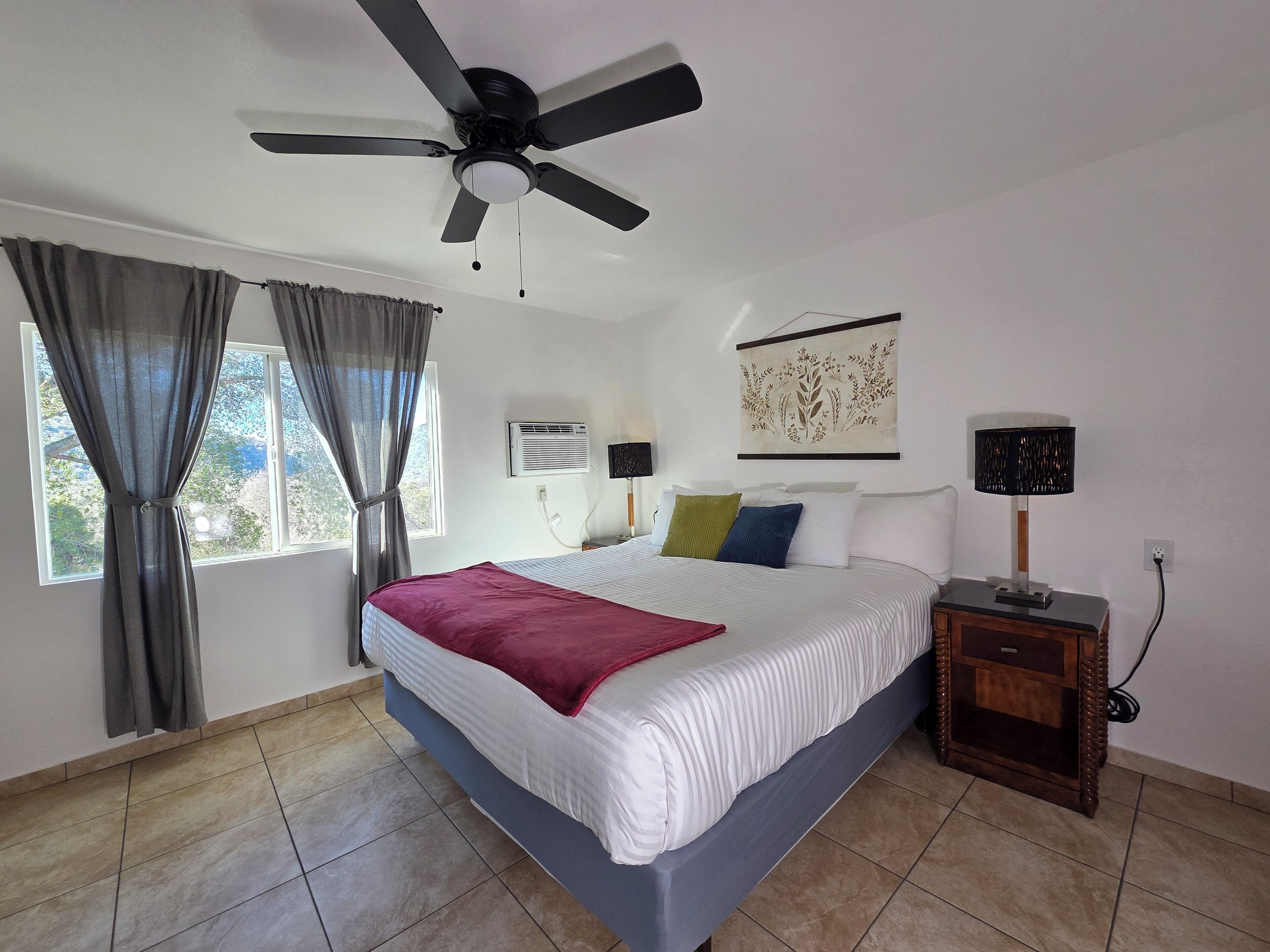 Quarto conforto | Individualmente decorados, individualmente mobiliados, Wi-Fi de cortesia