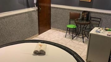 Secretária, cortinas/cortinados opacos, Wi-fi grátis