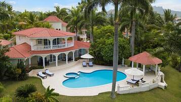 Villa, vista para o jardim | Comodidade do quarto