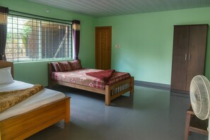 Quarto Duplo ou Twin Deluxe, vista para o jardim | Wi-fi grátis