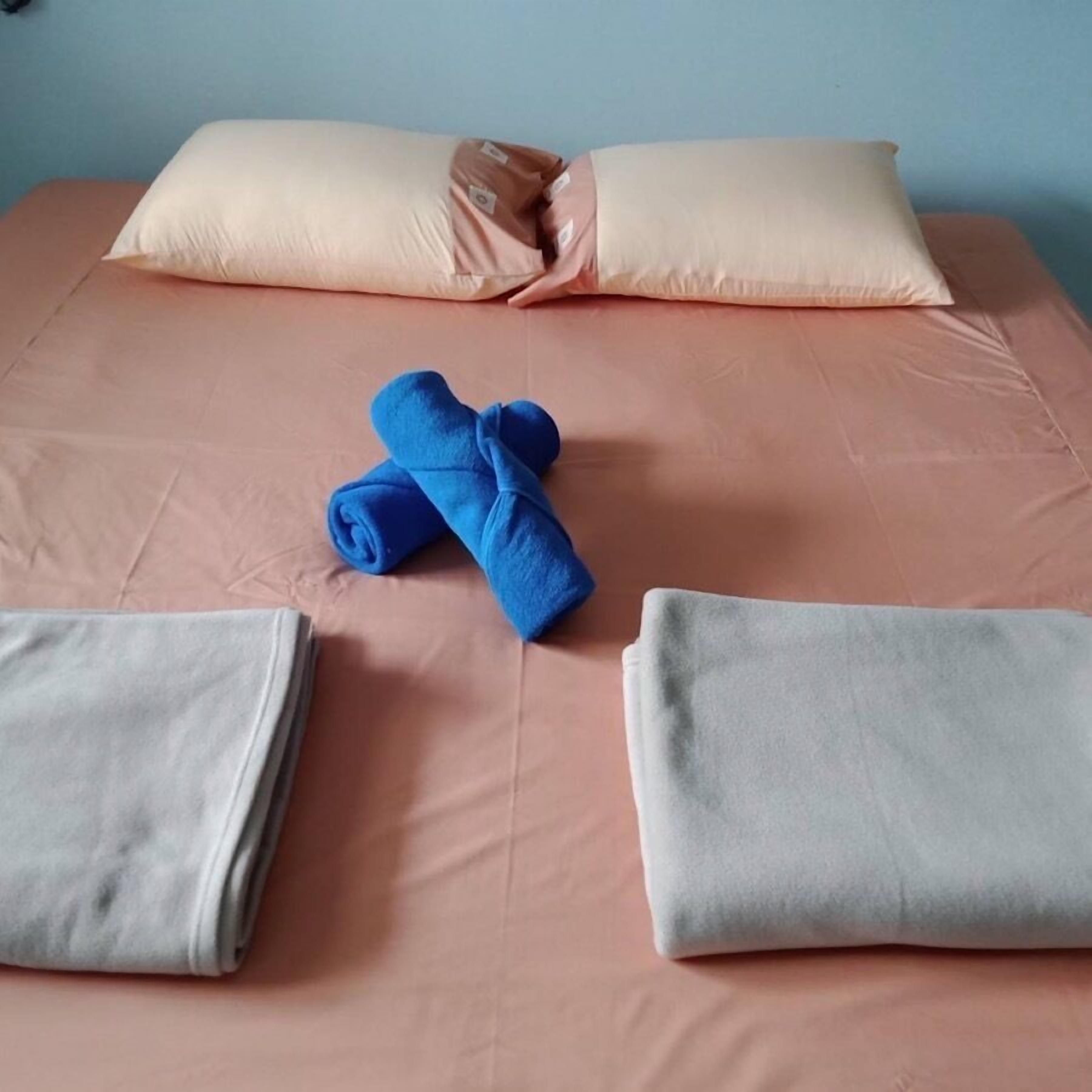 Quarto casal luxo, vista para a cidade | Roupa de cama