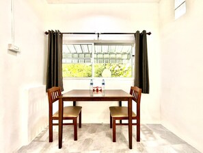 Quarto família | Escrivaninha, Wi-Fi de cortesia