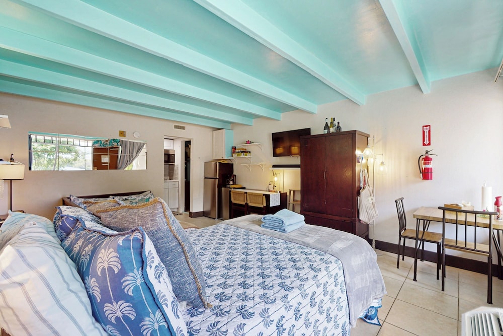 Dolphin & Manatee Cove Condo: Beach Access + More! - Ruskin | Vrbo