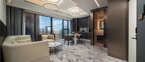 Suite Premier, Vista para a cidade | Secretária, secretária adequada para computadores portáteis