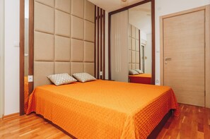 Apartamento conforto, sacada, vista para a montanha | Ferros/tábuas de passar roupa, Wi-Fi de cortesia