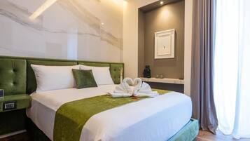 Quarto Duplo Deluxe, varanda, Vista para a cidade | Cofre no quarto, ferro/tábua de engomar, Wi-fi grátis