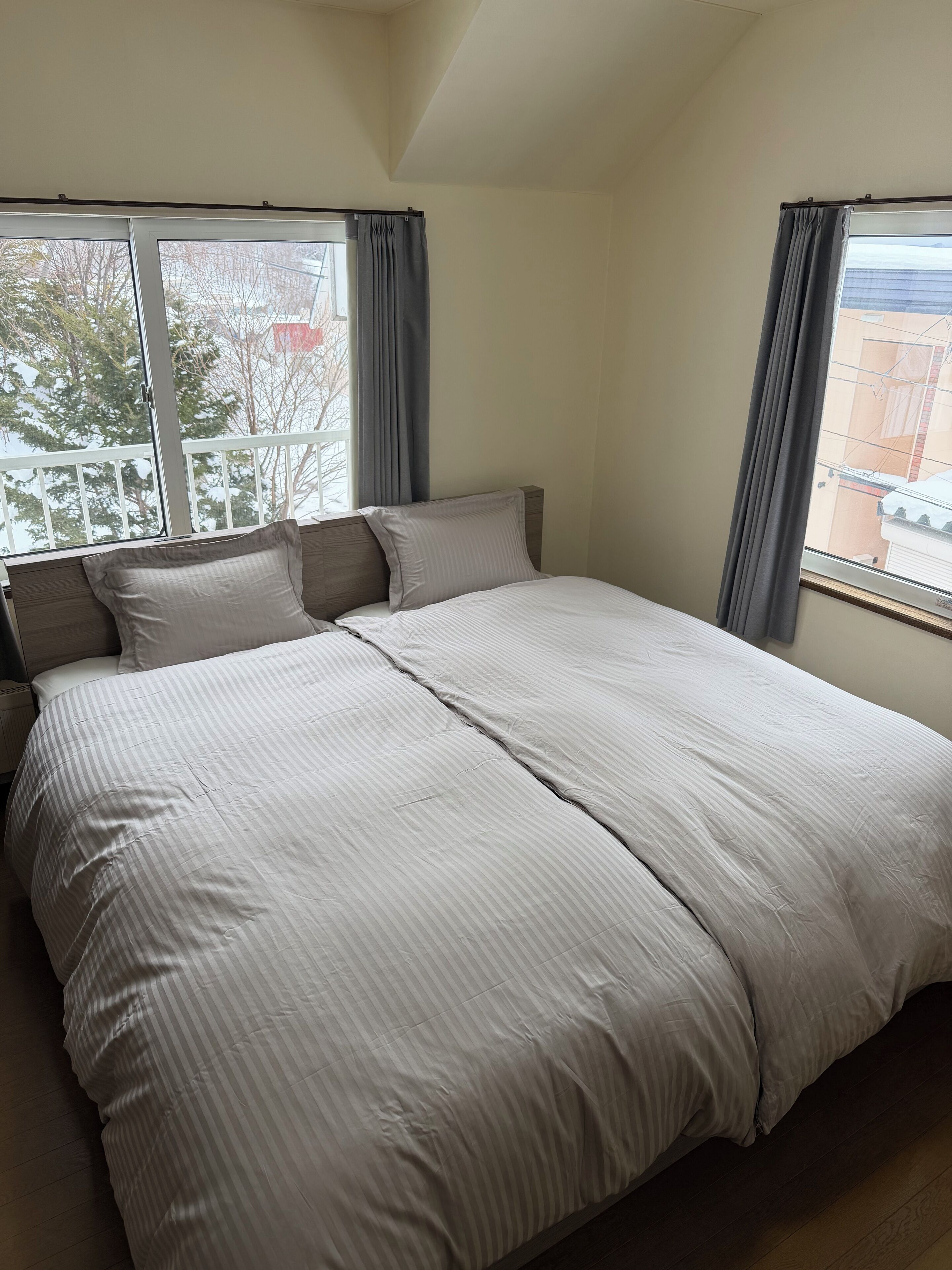 Quarto, varanda coberta, vista para o jardim | Cortinas blackout, ferros/tábuas de passar roupa