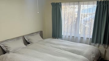 Cortinas/cortinados opacos, ferro/tábua de engomar