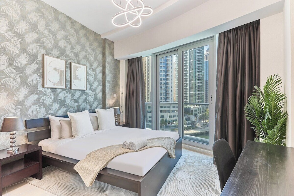 Spacious 3BR with Canal View & Pool | Dubai Marina - Dubai | Vrbo