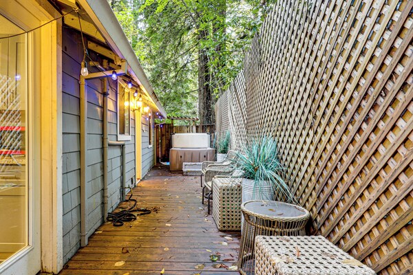 Russian River Retreat! Woodsy Guerneville Bungalow - Guerneville, CA