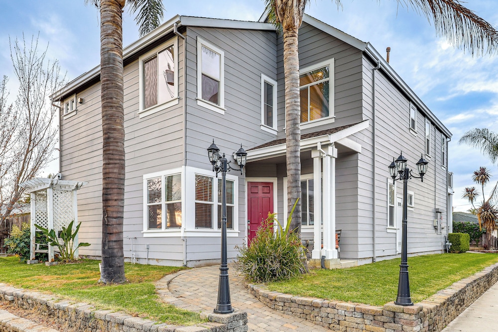 Napa Nearby! Large Home W/ Hot Tub & Dtwn Access - Fairfield, CA