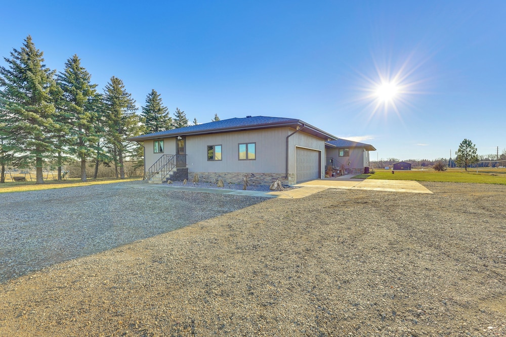 3 Acres Of Serenity! Countryside Home In Dickinson - North Dakota