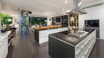 Casa de Luxo, várias camas, acesso à piscina, vista para a piscina (Alta Royale) | Cozinha privada