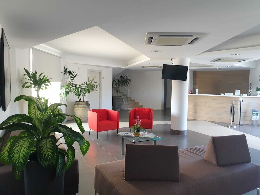 Hotel Grel - Modern Comfort with a View of the Iblei Mountains x4 ...