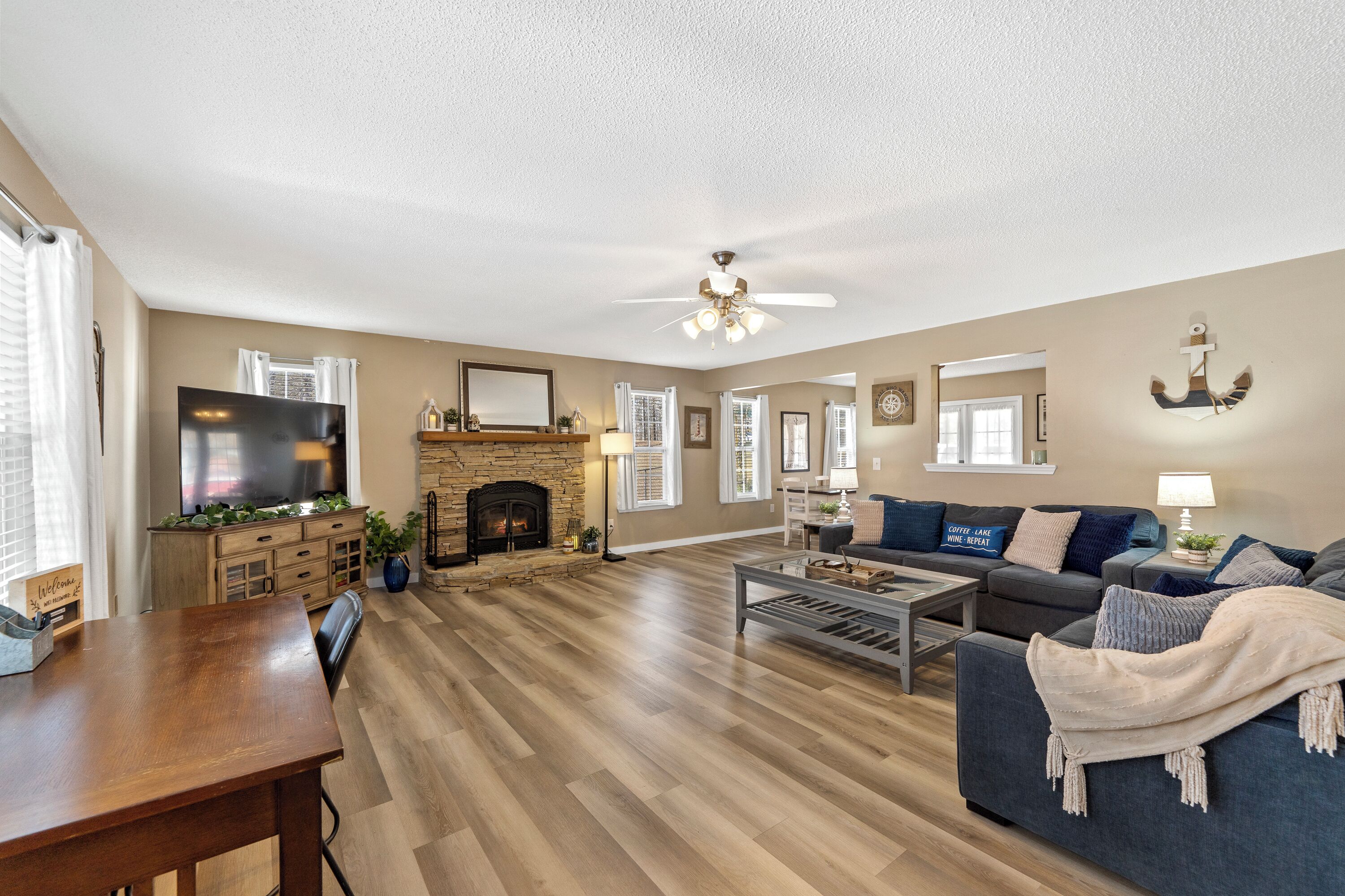The Place To Be  Sleeps 16, Kayaks, Hot Tub, Games, Fire Pit + More! - Milledgeville, GA