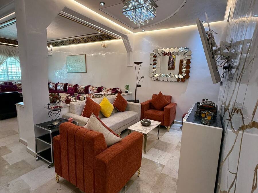 Apartamento Premium, 6 quartos, varanda, Vista para a cidade | Sala de estar | TV de ecrã plano