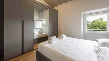 Apartamento conforto, sacada | Ferros/tábuas de passar roupa, Wi-Fi de cortesia