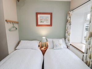 2 quartos, com decoração personalizada, com mobília individualizada 