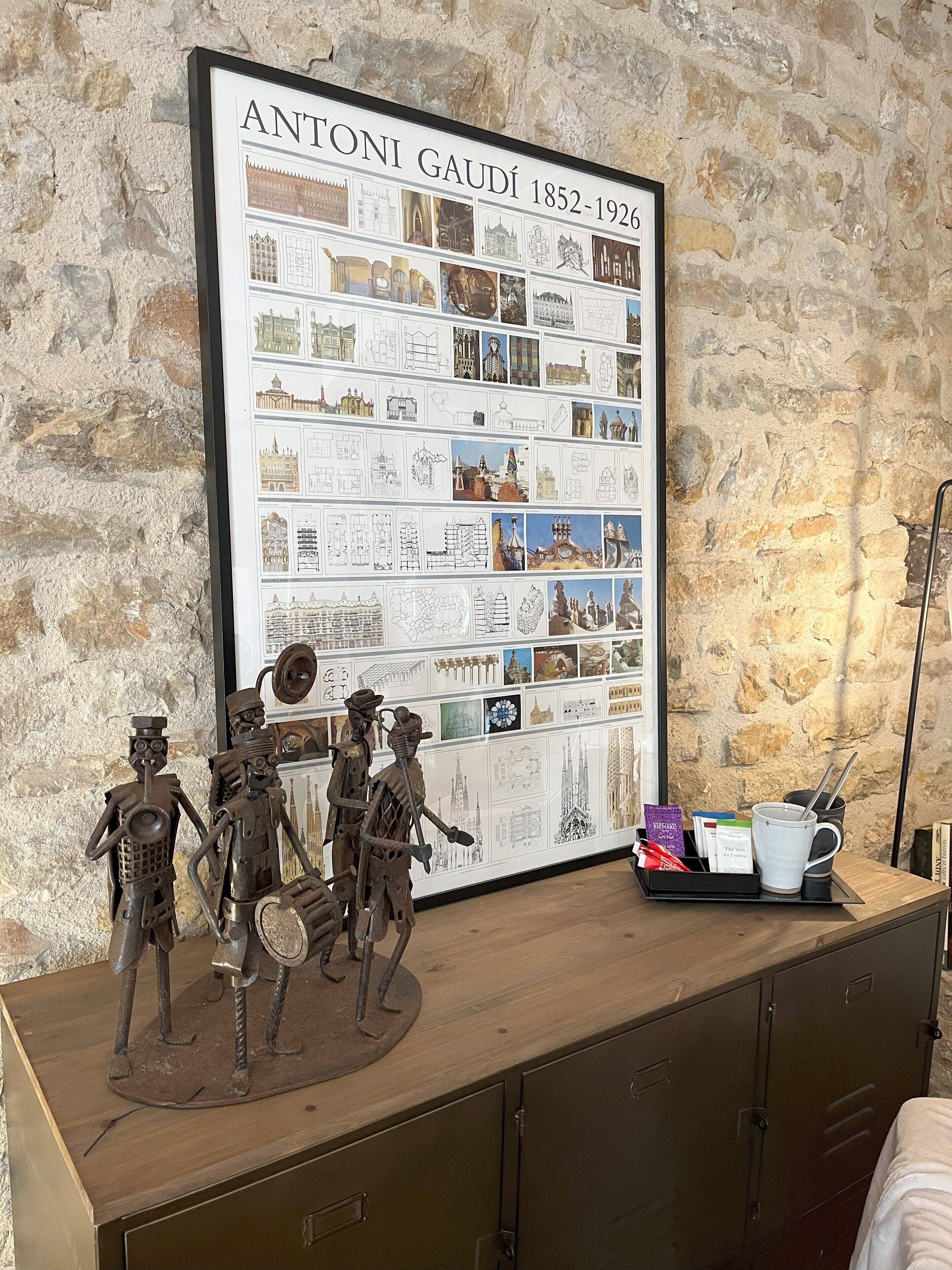 Suite NI | Com decoração personalizada, com mobília individualizada 