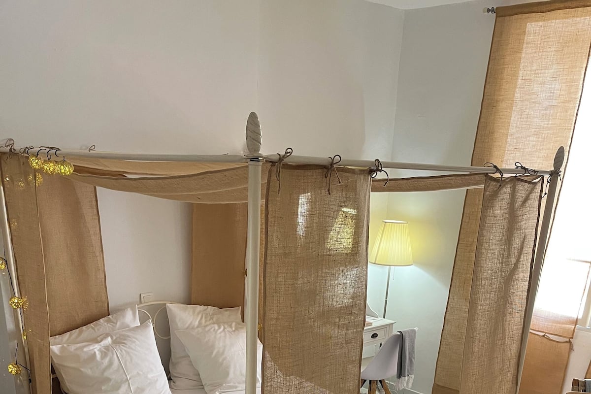 Suite OM | Quartos à prova de som, Wi-Fi de cortesia, individualmente decorados