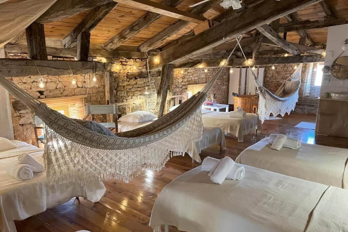 Suite ME | Quartos à prova de som, Wi-Fi de cortesia, individualmente decorados