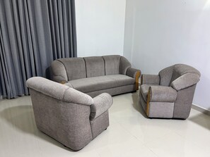 Secretária, secretária adequada para computadores portáteis 